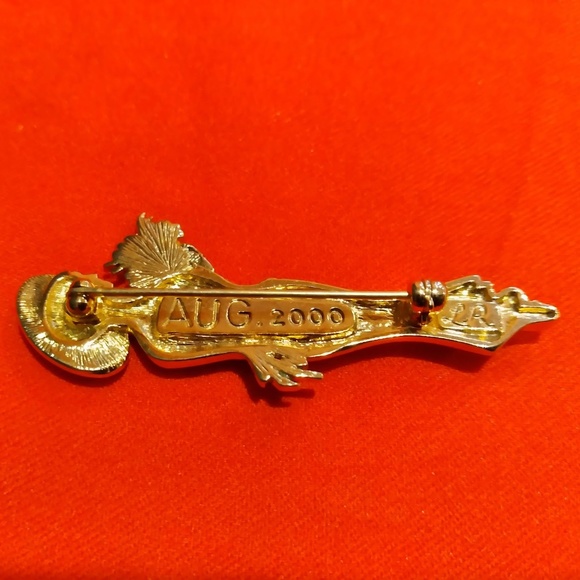 Jewelry | Vintage Lr Pin Brooch By Lady Remington Gold Toned Woman With ...